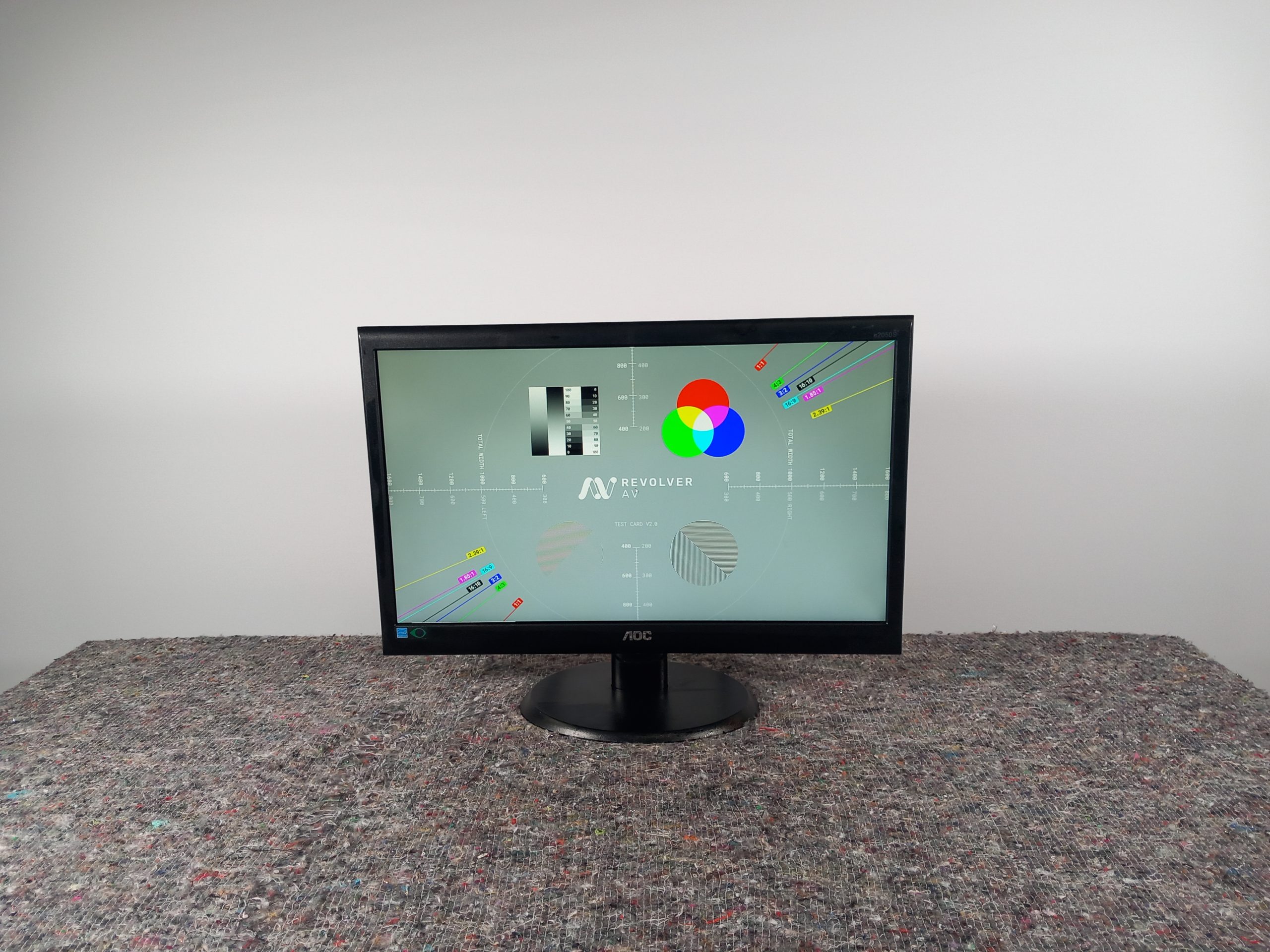 20" AOC e2050S - Revolver AV