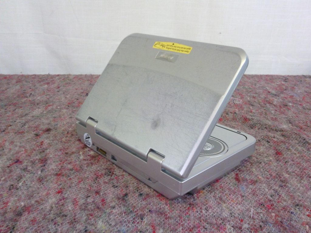 7 inch Alba portable DVD player - Revolver AV