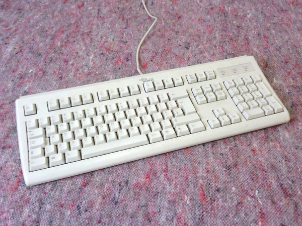 Fujitsu Siemens keyboard 1 - Revolver AV