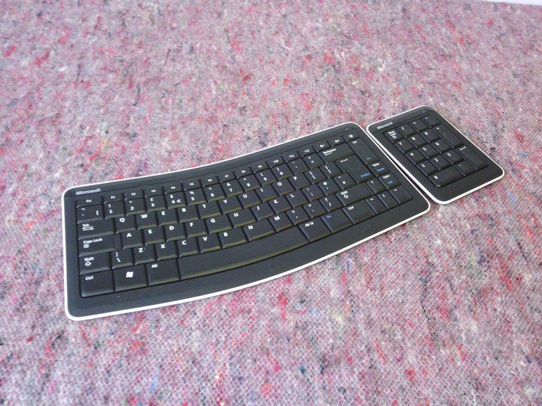Microsoft hardware bluetooth mobile keyboard 600 - Revolver AV