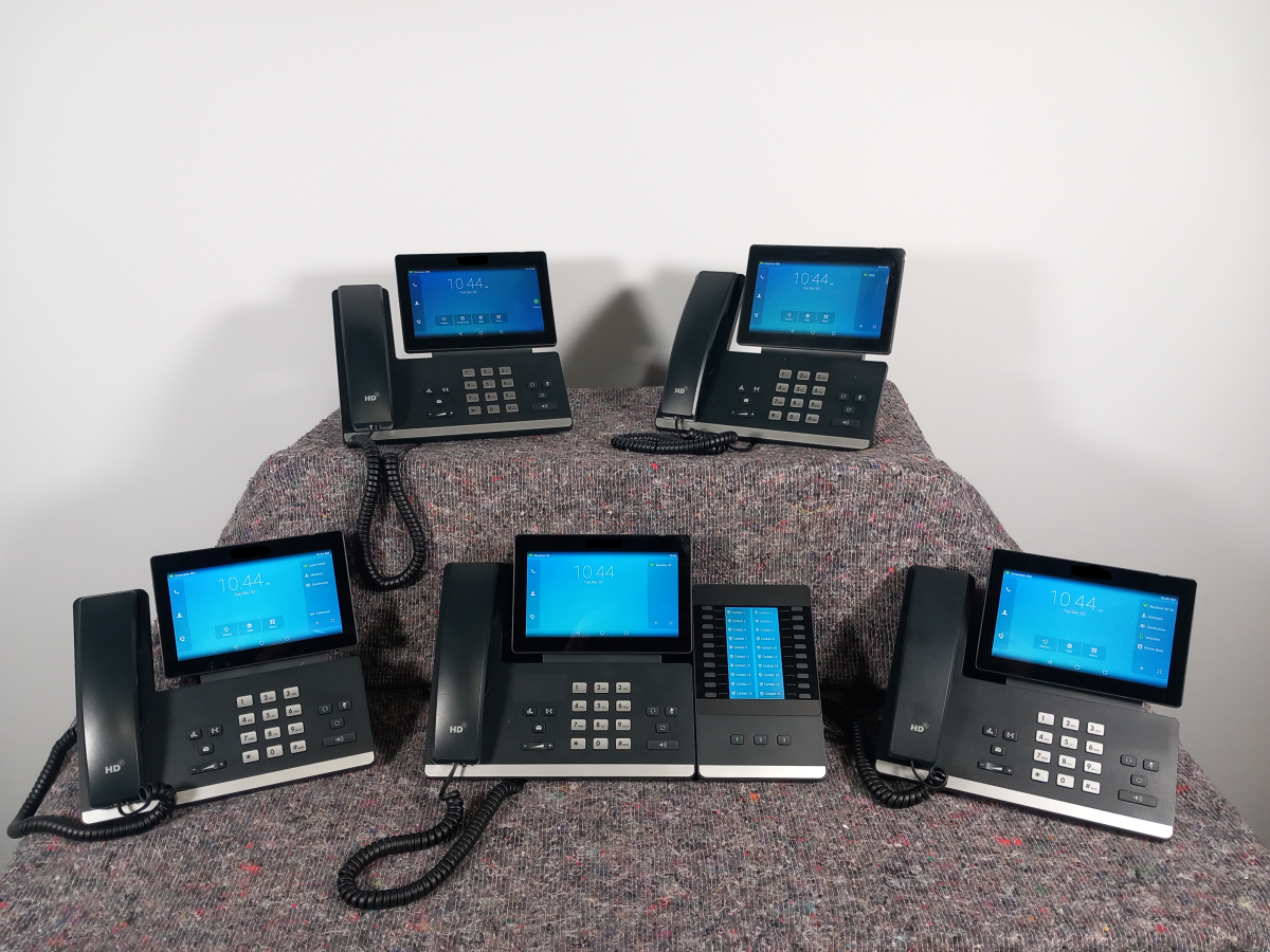 Fully Interactive Touchscreen Network Phone - Revolver AV